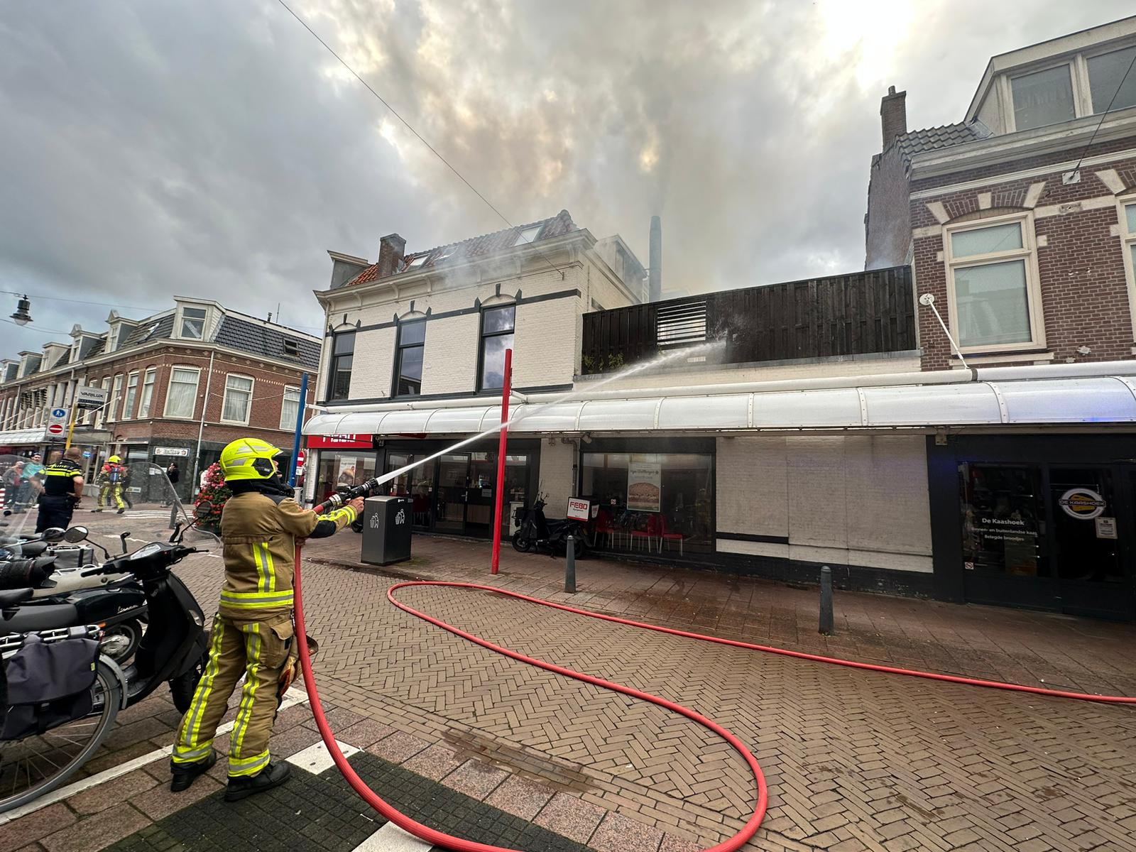 Uitslaande brand bij Febo Haarlem-Noord, vuur inmiddels geblust - Oozo.nl