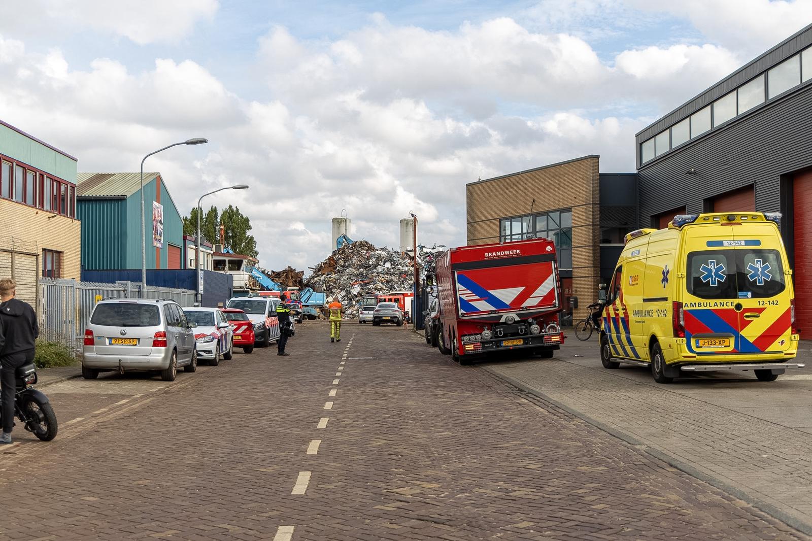 Korte brand bij sloperij Waarderpolder: “Vuur kon snel geblust worden ...