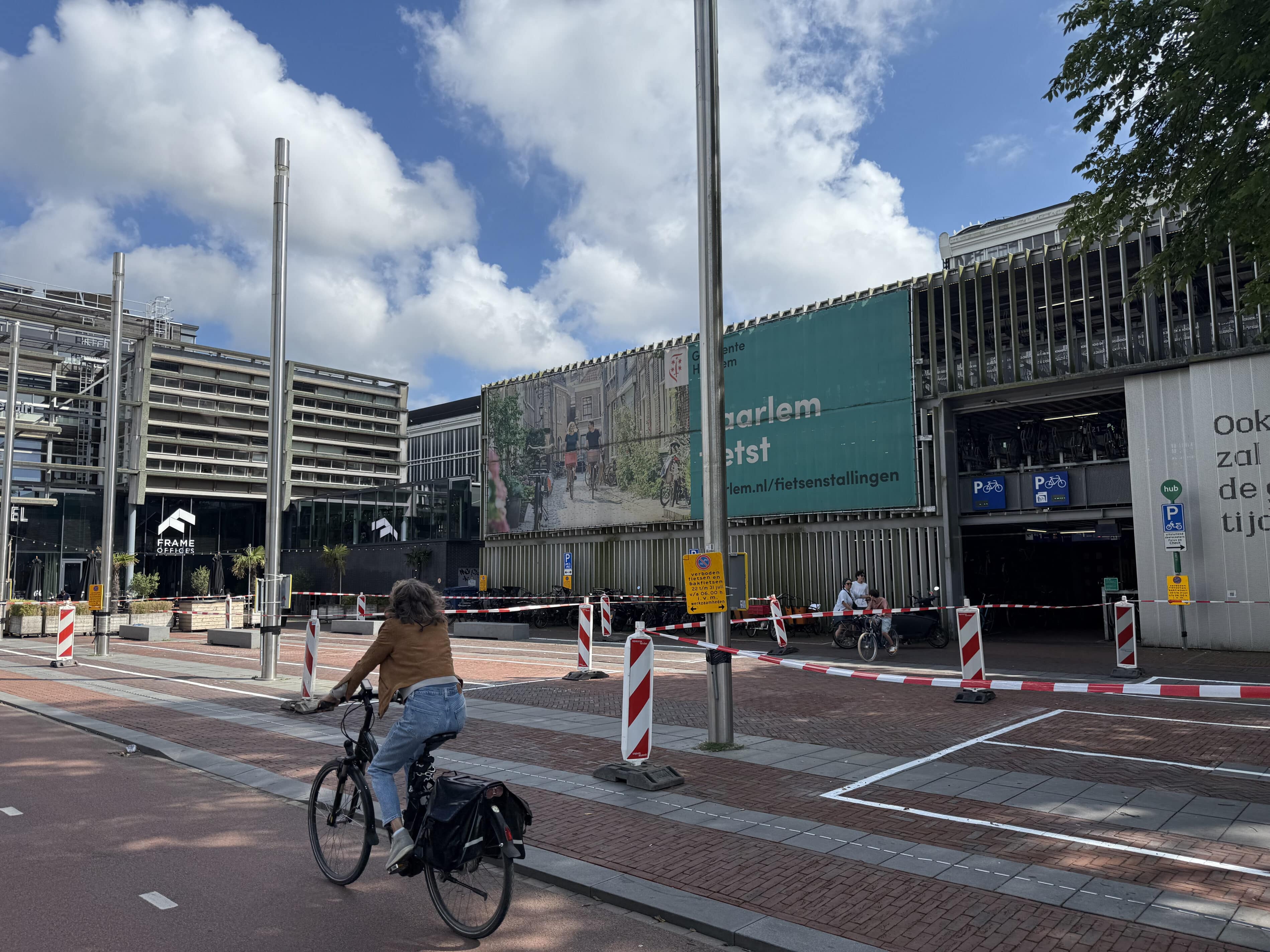 Werkzaamheden achterkant station: verboden om fiets en bakfiets te parkeren - Haarlem105